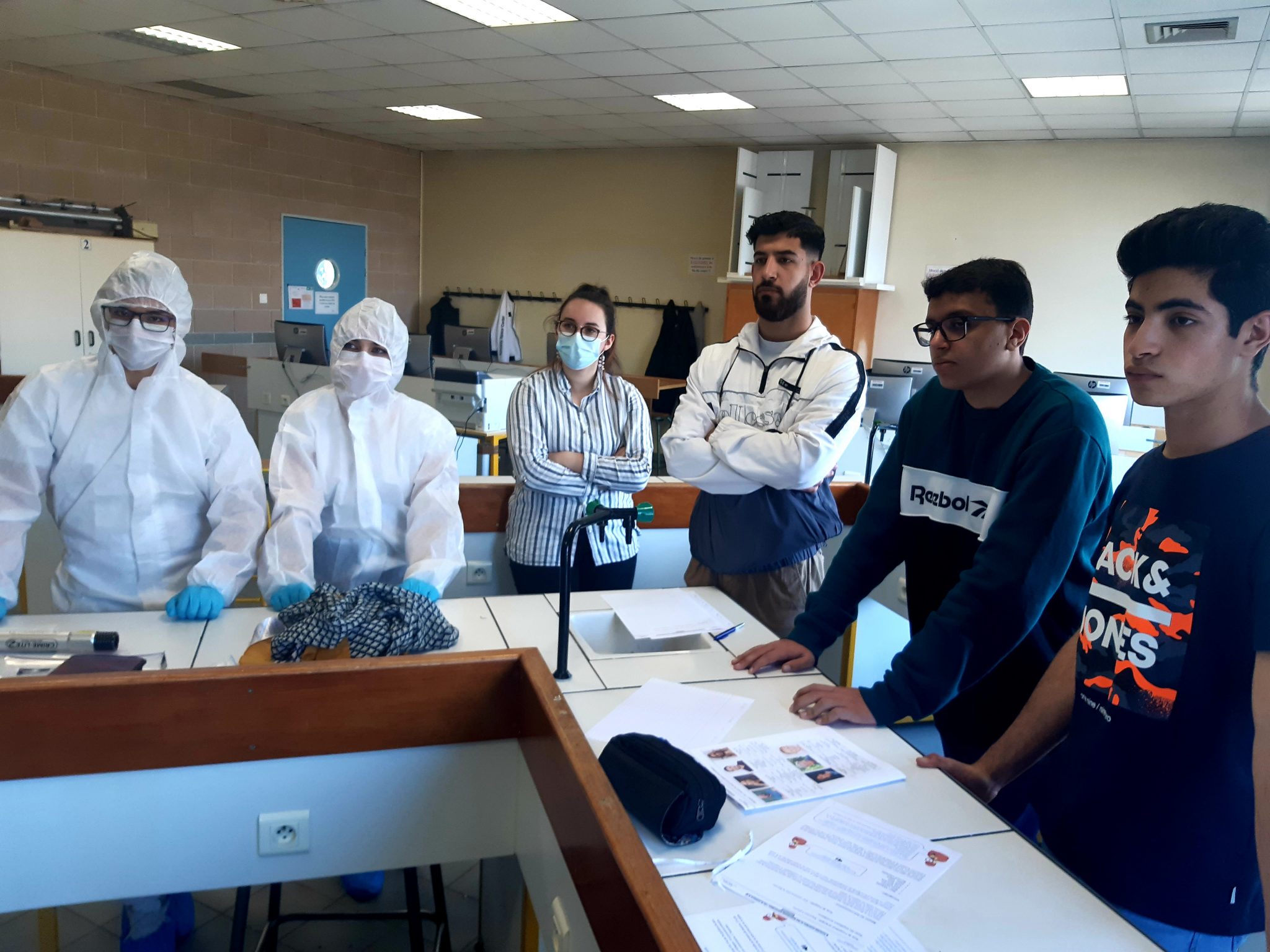 EXPERTS à l’École : les gendarmes de l’IRCGN rencontrent les élèves du ...