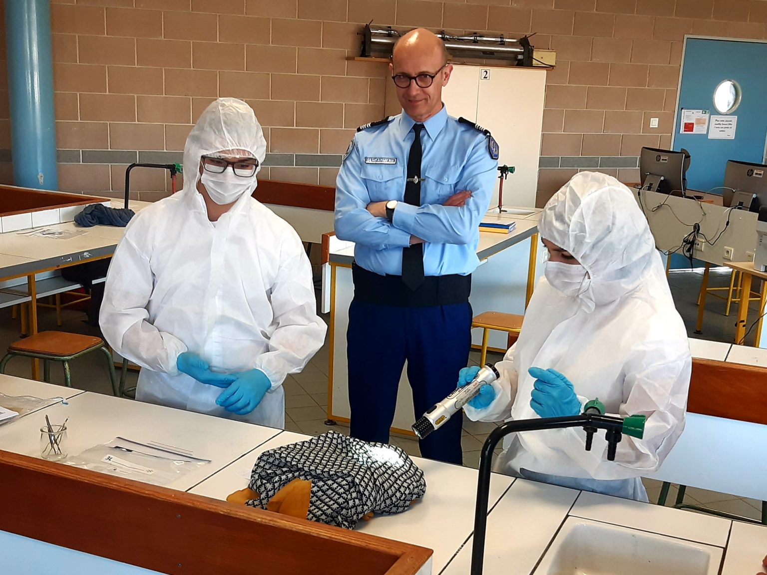 EXPERTS à l’École : les gendarmes de l’IRCGN rencontrent les élèves du ...